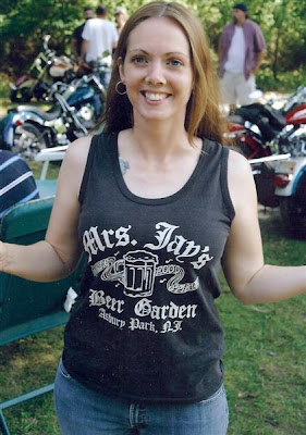 BIKERS,HIPPIES AND TATTOOED FREAKS: Mrs Jays Beer Garden